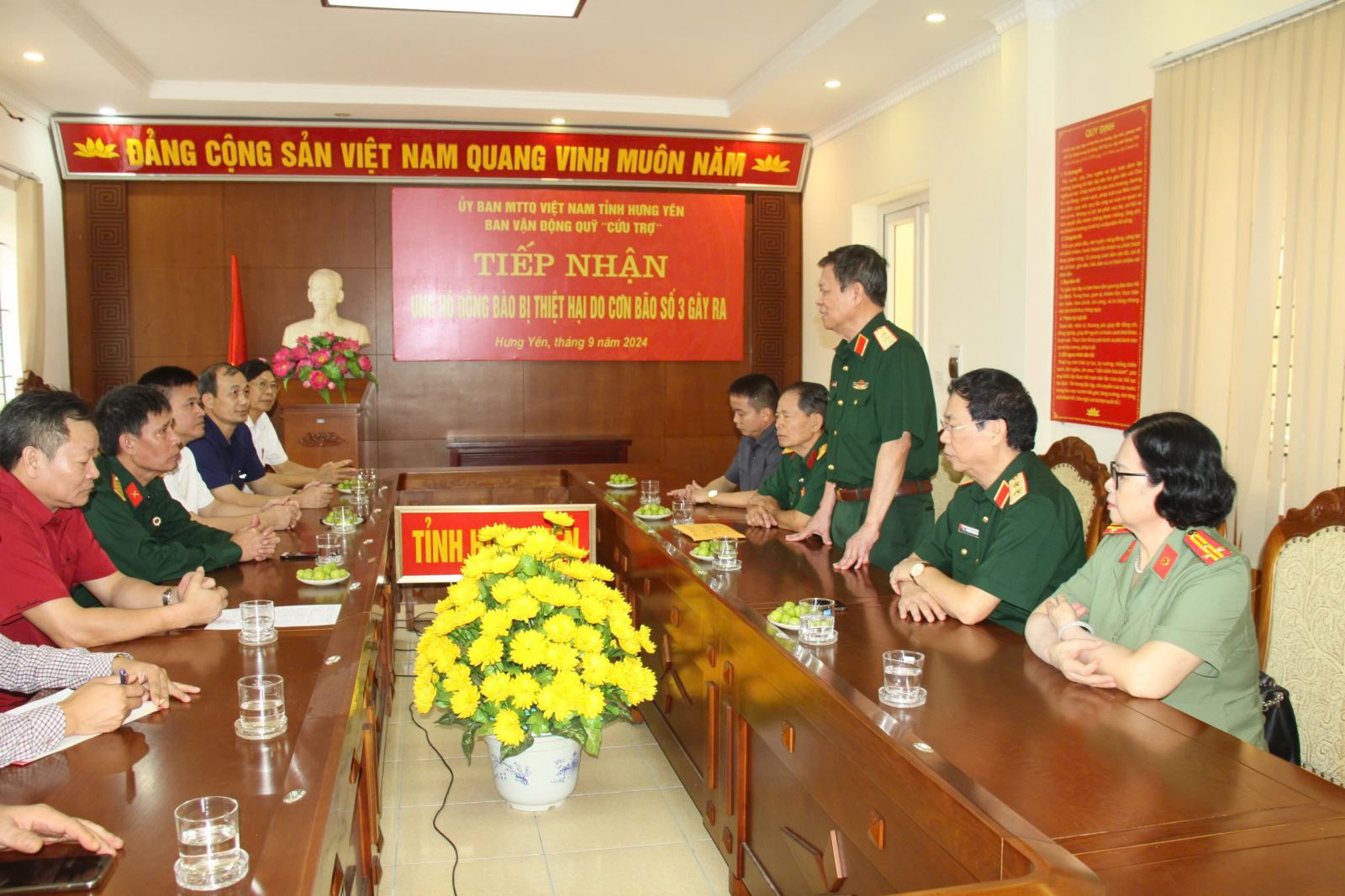 Hội đồng hương Hưng Yên tại Hà Nội ủng hộ 200 triệu đồng đồng bào tỉnh Hưng Yên bị thiệt hại do ...